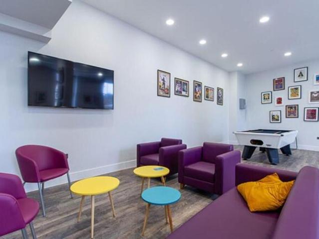 Studio flat for rent in Chesnut Road, London, N17