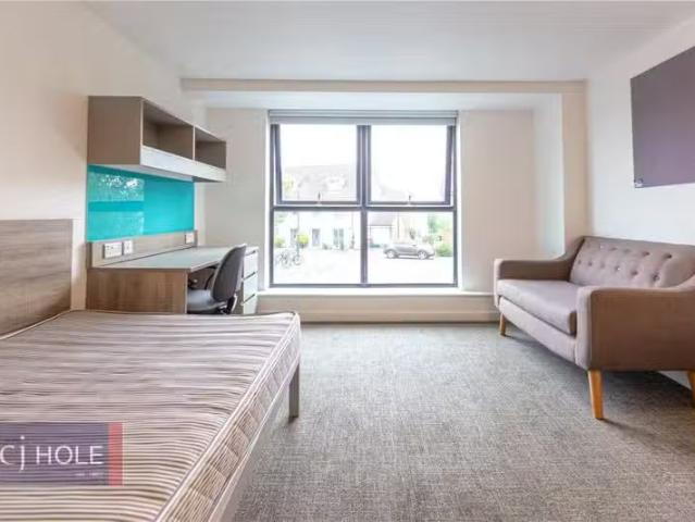 Studio flat for rent in Cheswick Campus, The Square, Long Down.