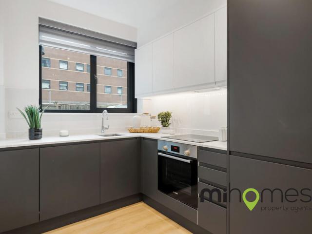 Studio flat for rent in Chesterfield House, Slough, SL1