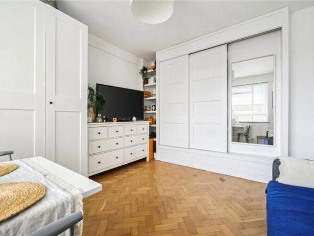 Studio flat for rent in Christchurch Road, London, SW2