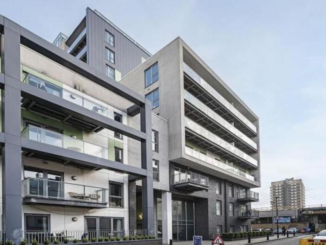 Studio flat for rent in Christian Street, Tower Hamlets, London, E1
