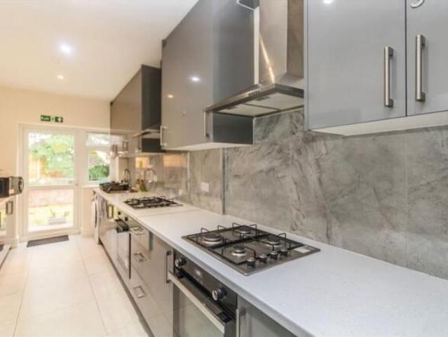 Studio flat for rent in Church Stretton Road, Hounslow, TW3