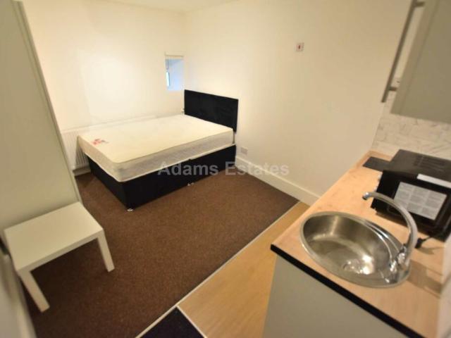 Studio flat for rent in Church Road, Earley, Reading, RG6