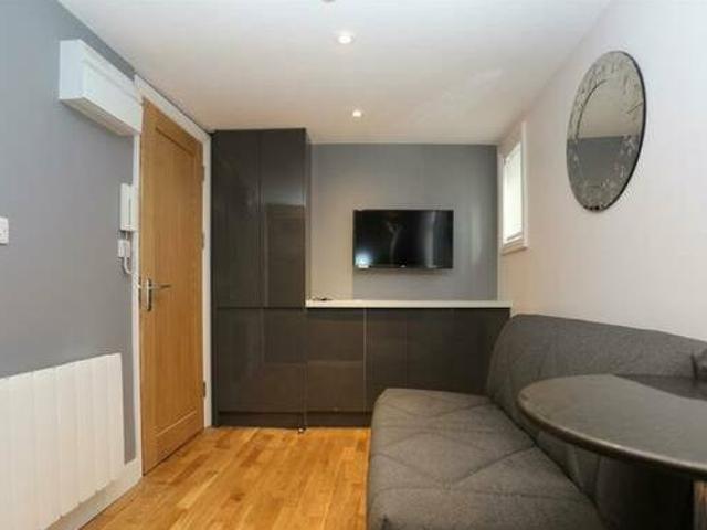 Studio flat for rent in Church Road Hove BN3