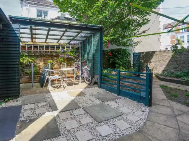 Studio flat for rent in Church Road, Hove, BN3