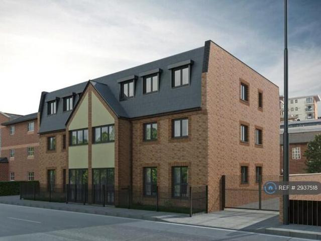 Studio flat for rent in Churchill House, Slough, SL2