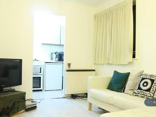 Studio flat for rent in Cippenham Slough SL1