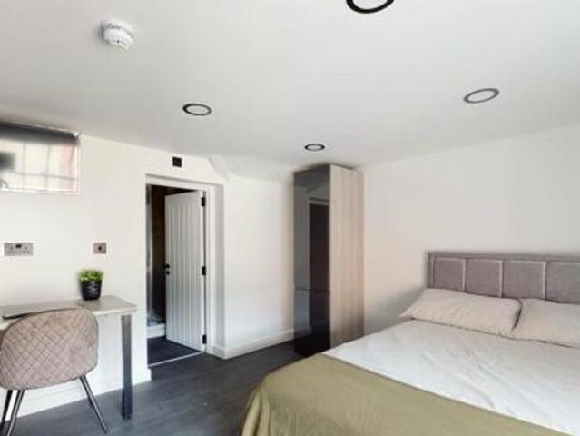 Studio Flat For Rent In City Centre