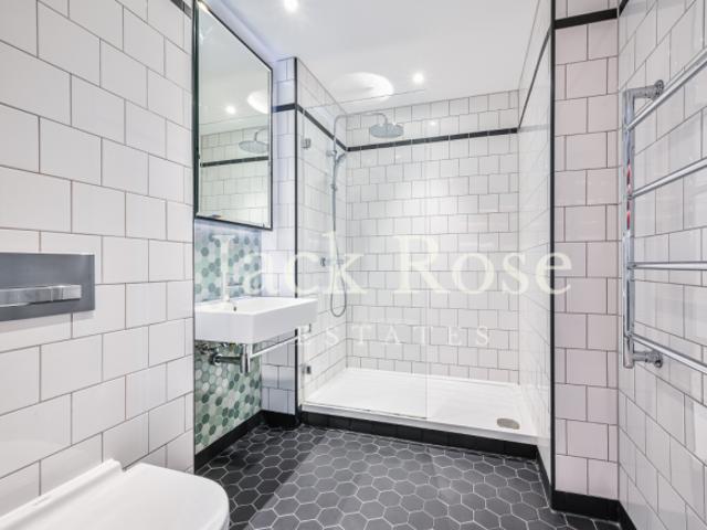Studio flat for rent in City Island Way, London, E14 0TN, E14