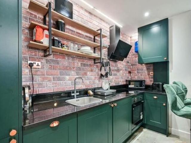 Studio Flat For Rent In City, London