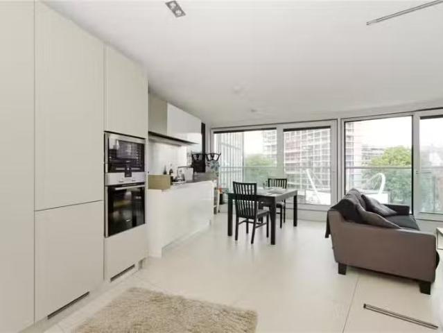 Studio flat for rent in City Road, Old Street, EC1Y