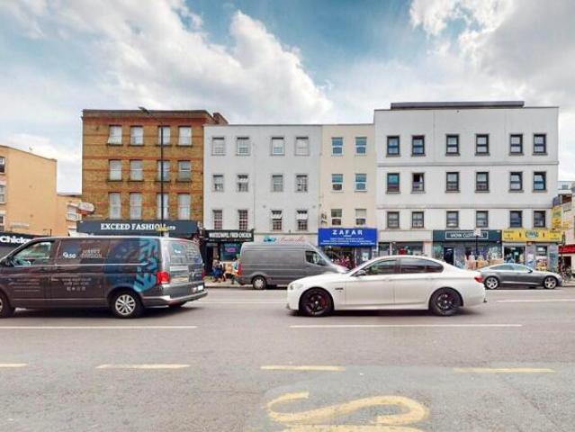 Studio flat for rent in Commercial Road, London, E1
