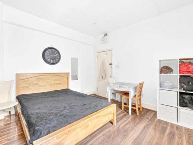 Studio flat for rent in Commercial Road, Whitechapel, E1