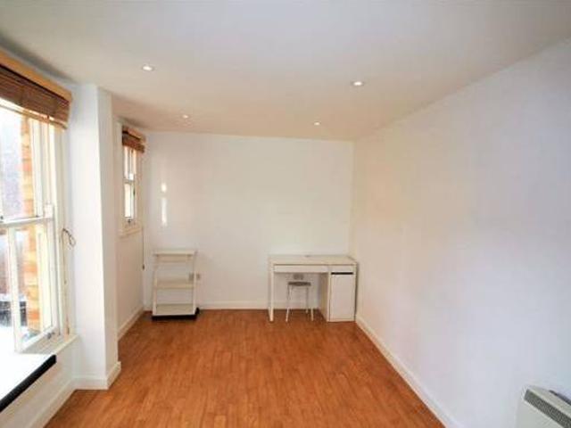 Studio flat for rent in Commercial Unit Regent Street Town Centre Energy CV21