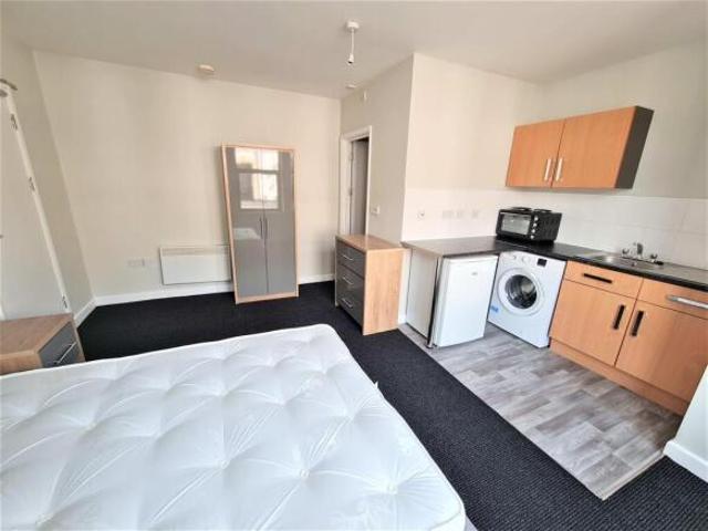 Studio flat for rent in Compton Road, Wolverhampton, WV3 9QT, WV3