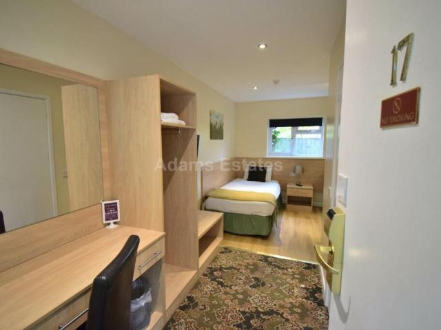Studio flat for rent in Connaught Road, Reading, RG30