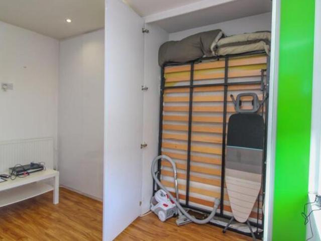 Studio flat for rent in Connaught Road, Roath, Cardiff, CF24
