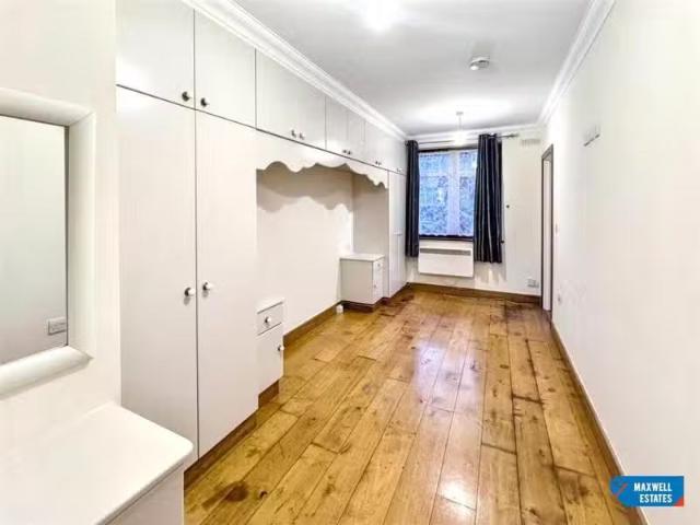 Studio flat for rent in Constable Gardens, Edgware, HA8