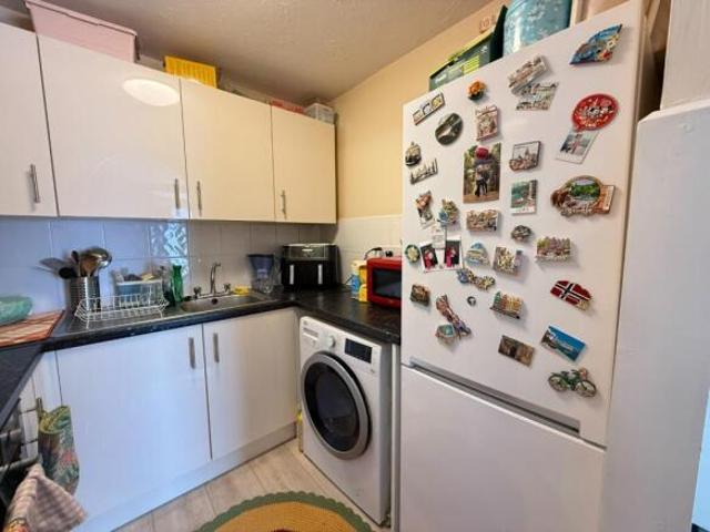 Studio flat for rent in Colwyn Green, Snowdon Drive, London, NW9 7RB, NW9