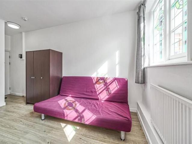 Studio flat for rent in Coldharbour Lane, London, SW9