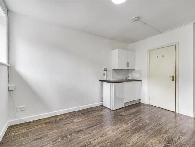 Studio flat for rent in Coldharbour Lane, London, SW9