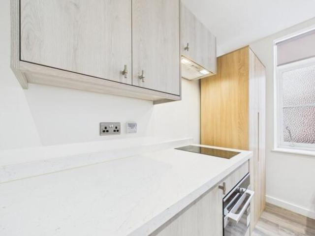 Studio flat for rent in College Green, Bristol, BS1