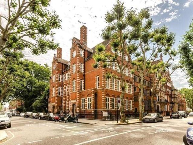 Studio flat for rent in Collingham Gardens, London, SW5
