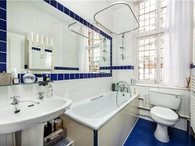 Studio flat for rent in Collingham Gardens, South Kensington, London, SW5