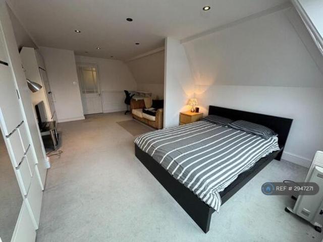 Studio flat for rent in Corfton Road, London, W5