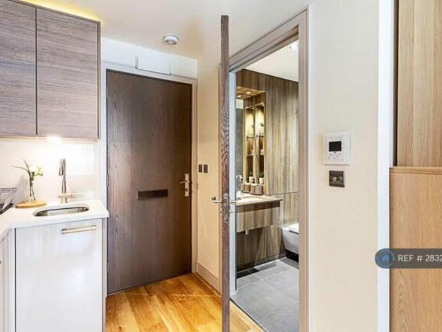 Studio flat for rent in Counter House, London, SW6
