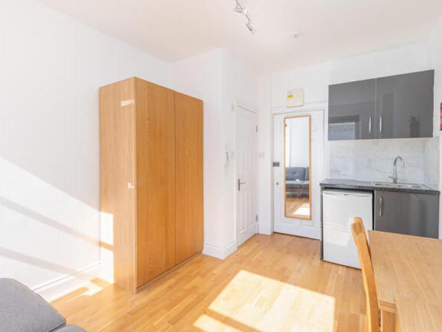 Studio flat for rent in Courtfield Gardens, South Kensington, SW5