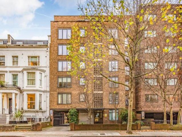 Studio flat for rent in Courtleigh, 126 Earls Court Road, London, W8