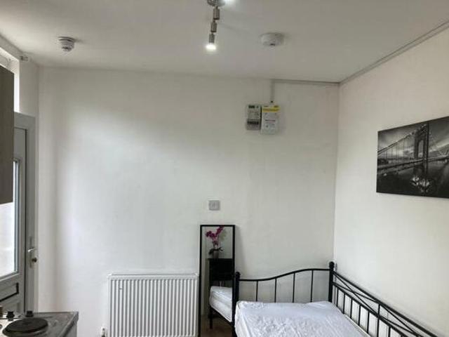 Studio Flat For Rent In Coventry