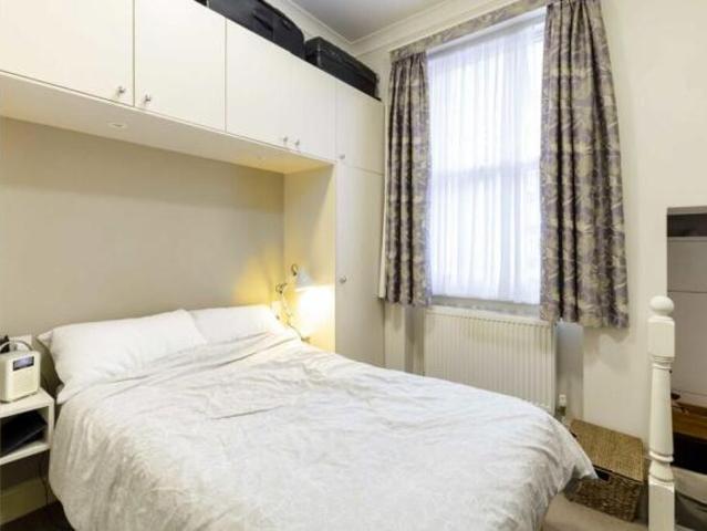 Studio flat for rent in Claverton Street, Pimlico, SW1V