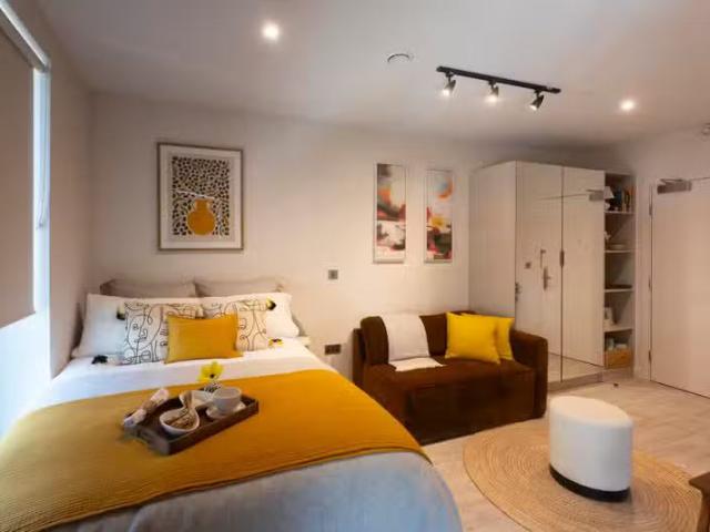 Studio flat for rent in Clarence Street, Kingston Upon Thames.