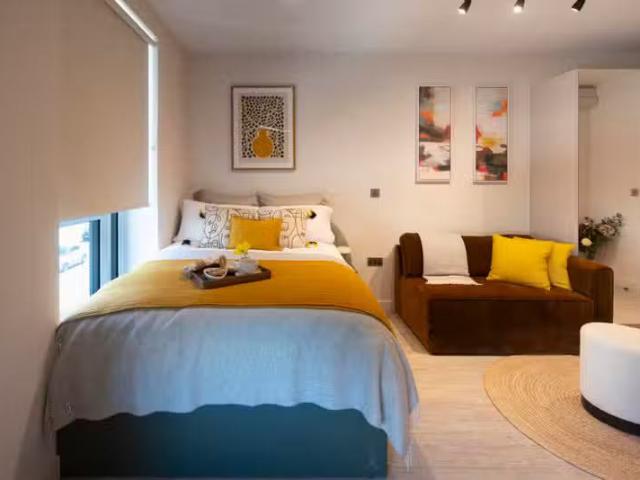 Studio flat for rent in Clarence Street, Kingston Upon Thames.