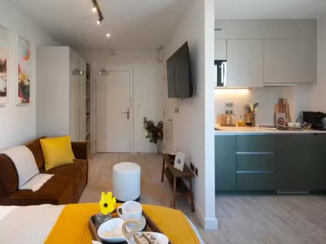 Studio flat for rent in Clarence Street, Kingston Upon Thames.