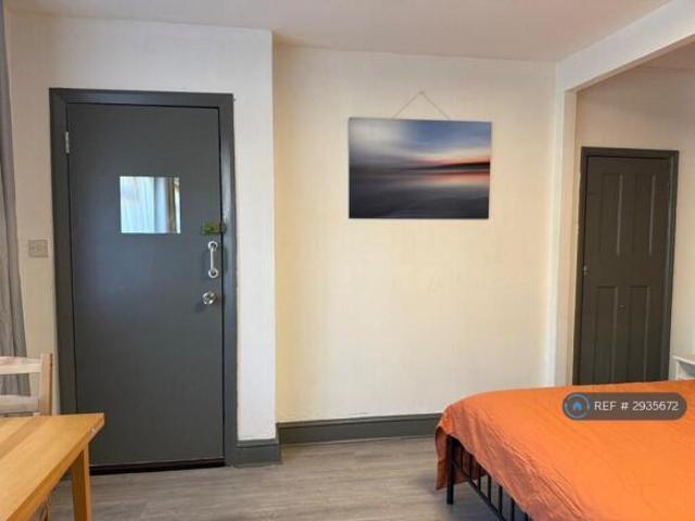 Studio flat for rent in Clitterhouse Road, London, NW2