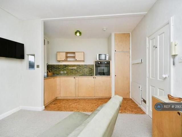 Studio flat for rent in Clifton Place, Brighton, BN1