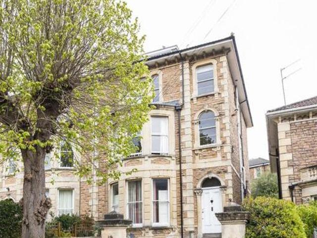 Studio Flat For Rent In Clifton