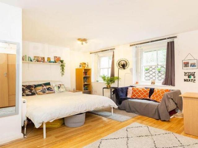 Studio flat for rent in Crowndale Road, Camden NW1