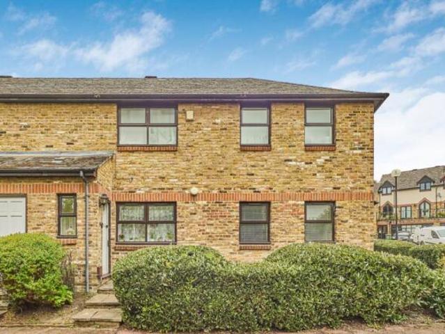 Studio flat for rent in Croftongate Way, Brockley, London, SE4