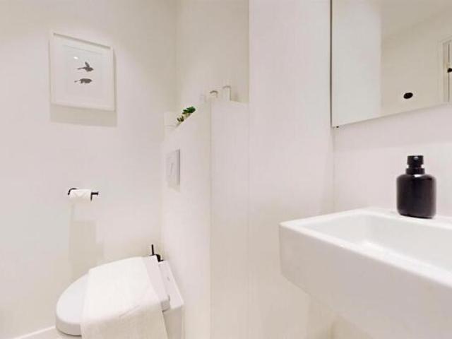 Studio flat for rent in Cromwell Road, Earls Court, London, SW5
