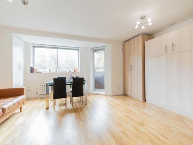 Studio flat for rent in Cromwell Road, Earls Court, SW5