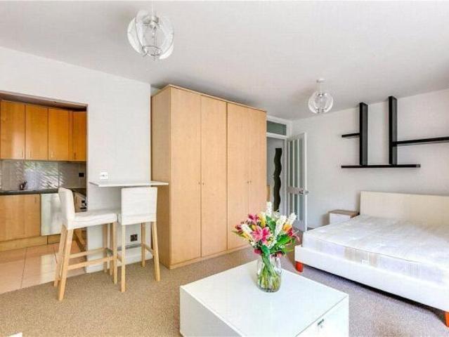 Studio flat for rent in Cromwell Road, Earls Court, SW5