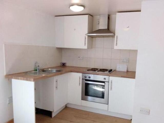 Studio Flat For Rent In Crosland Moor, Huddersfield