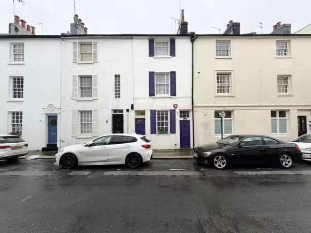 Studio flat for rent in Cross Street, Hove, BN3 1AJ, BN3