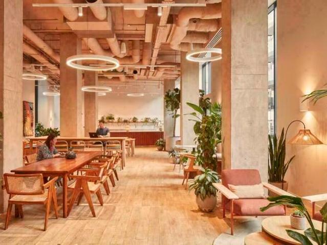 Studio flat for rent in Crossharbour Plaza, London, E14