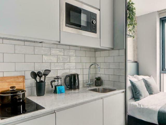 Studio flat for rent in Crossharbour Plaza, London, E14