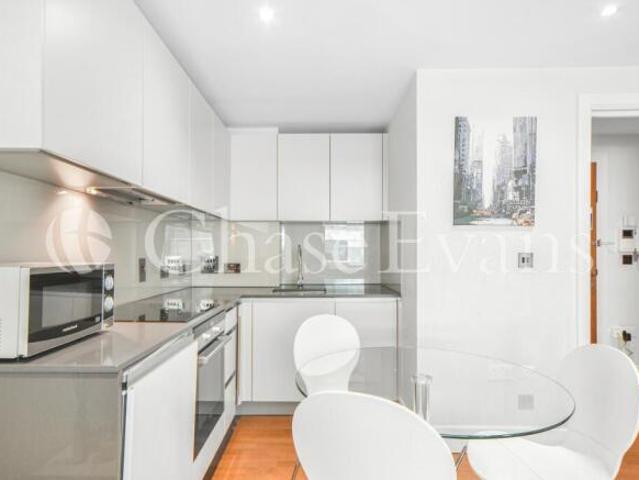Studio flat for rent in Crawford Building, 112 Whitechapel High Street, Aldgate, London, E1